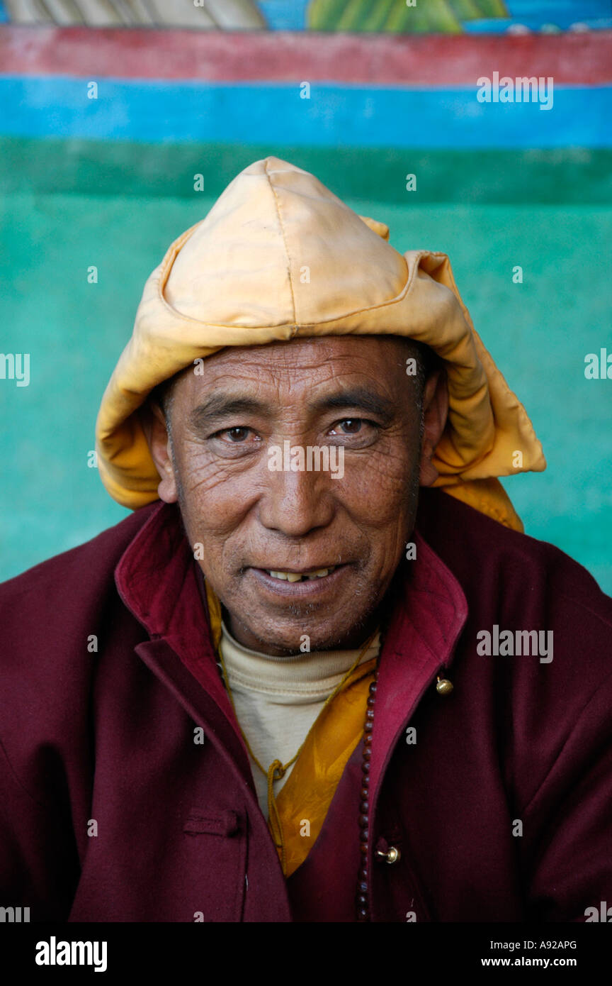 Old nepali buddhist man hi-res stock photography and images - Alamy