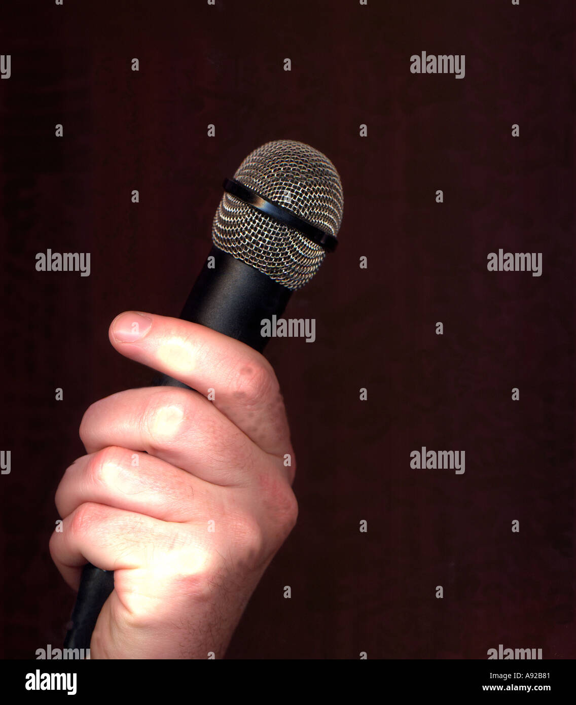 microphone hand holding a microphone Stock Photo - Alamy