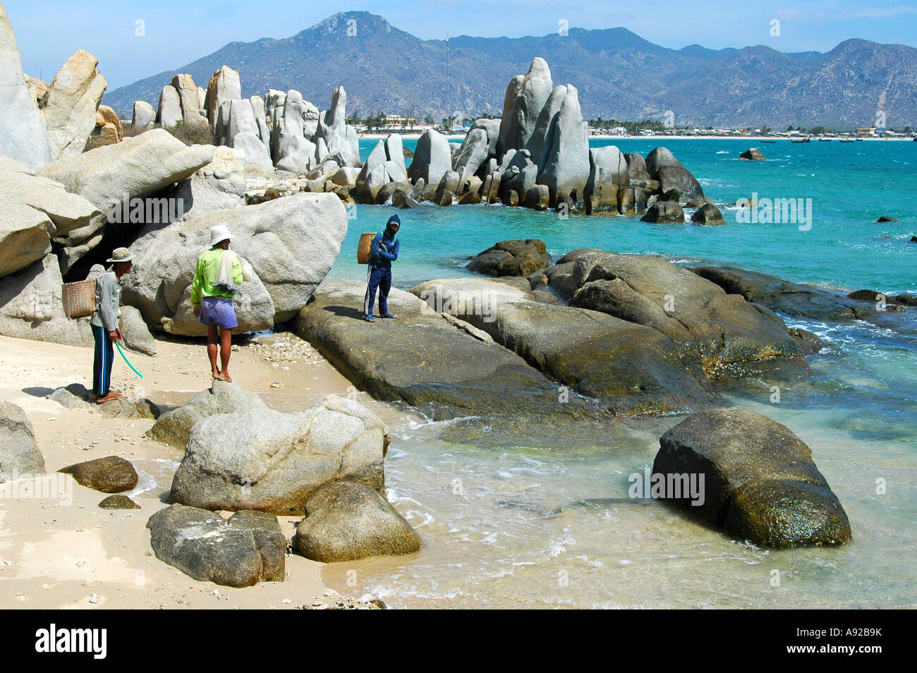 Shell collectors at the Cana Beach, Vietnam Stock Photo - Alamy