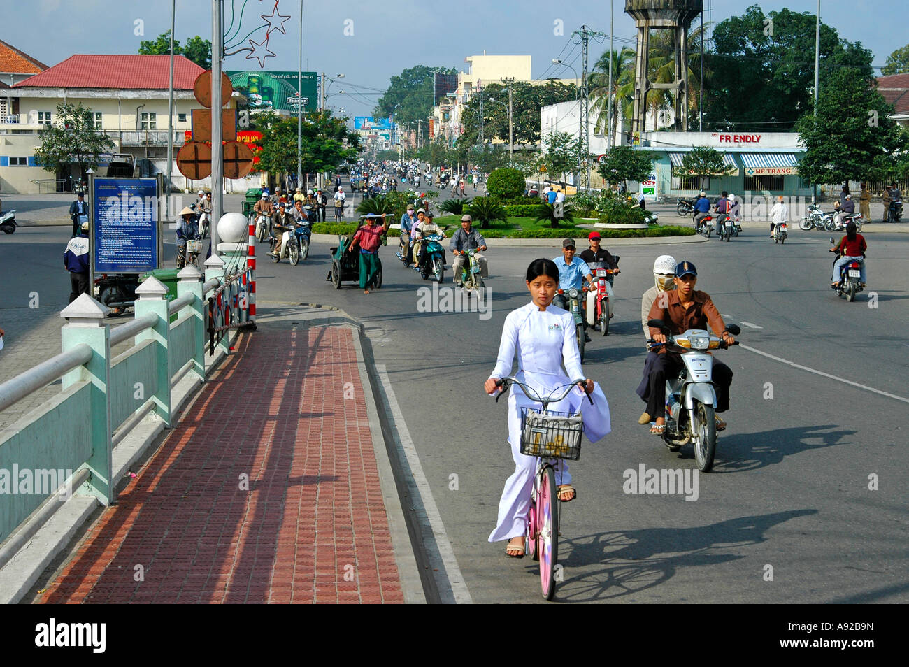 Crossing the Song Han Bridge, Dan Nang, Vietnam Stock Photo - Alamy