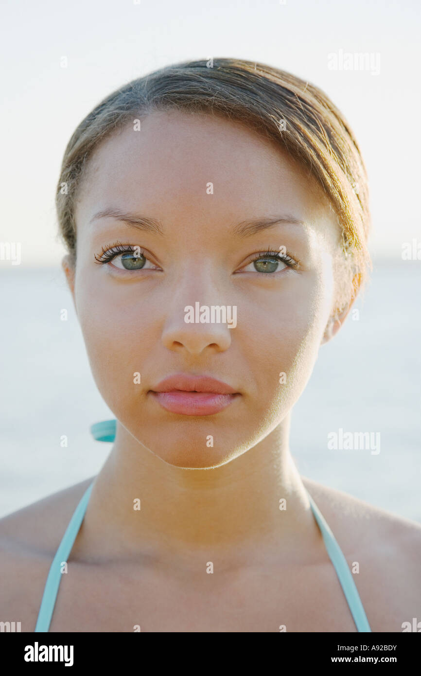 Black pulled back hair hi-res stock photography and images - Alamy