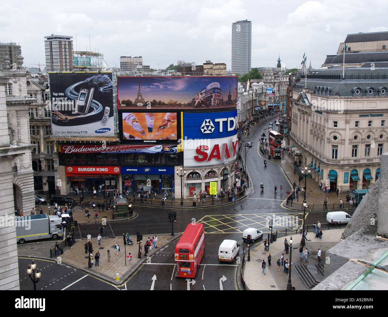Piccadilly circus ads hi-res stock photography and images - Alamy