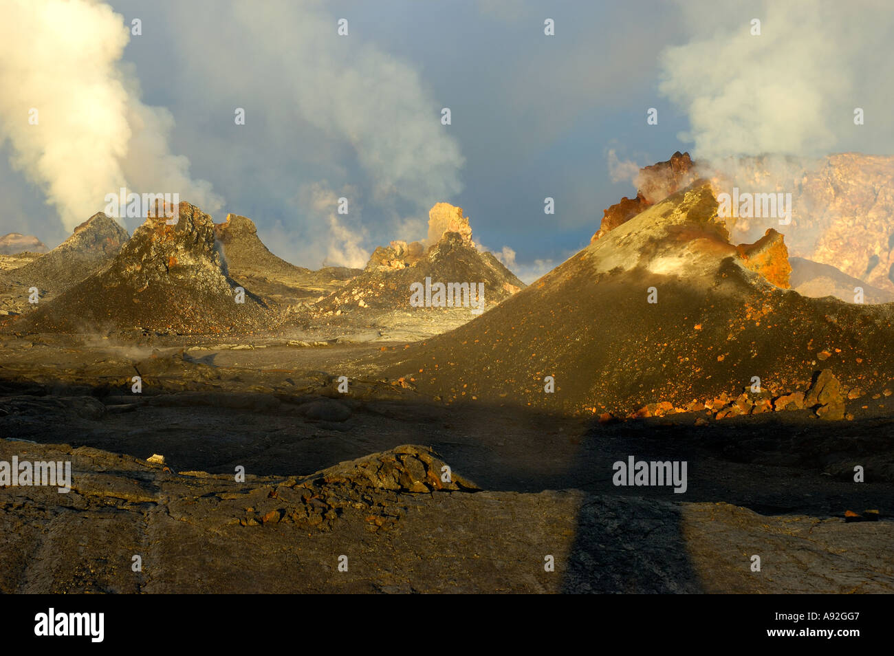 The many vents inside of Puu Oo vent Hawaii Volcanoes National Park The ...