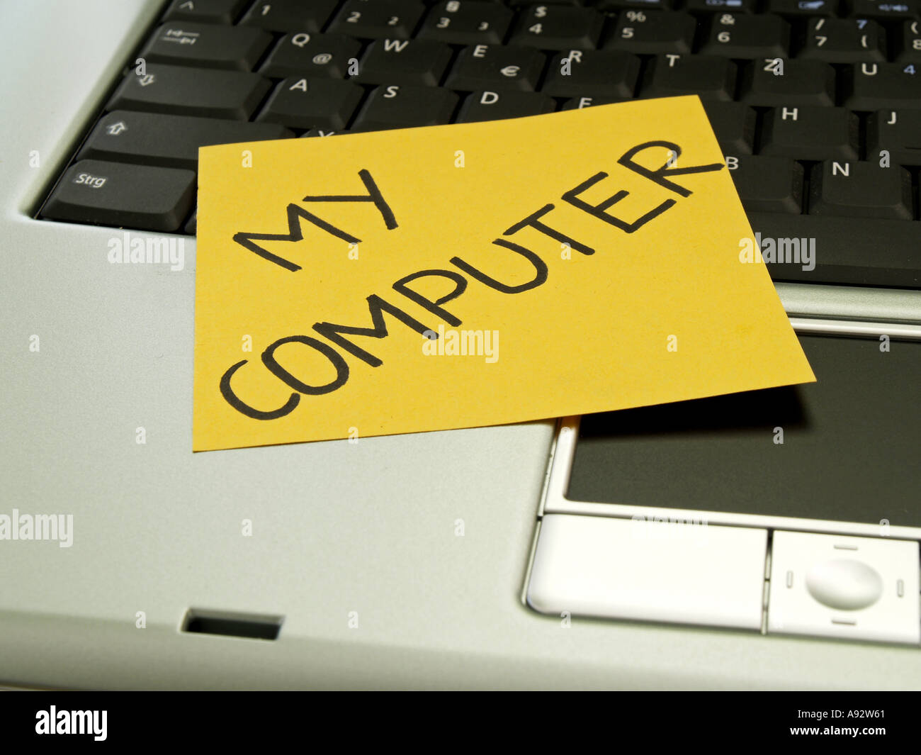 memo note on notebook, my computer Stock Photo - Alamy