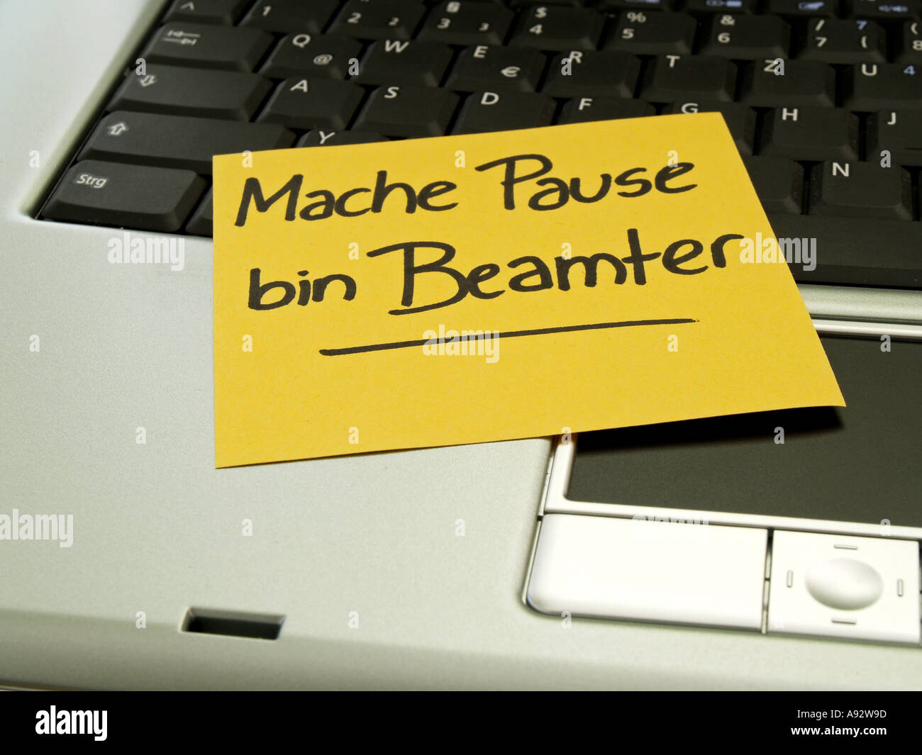 Lunch break notice paper hi-res stock photography and images - Alamy