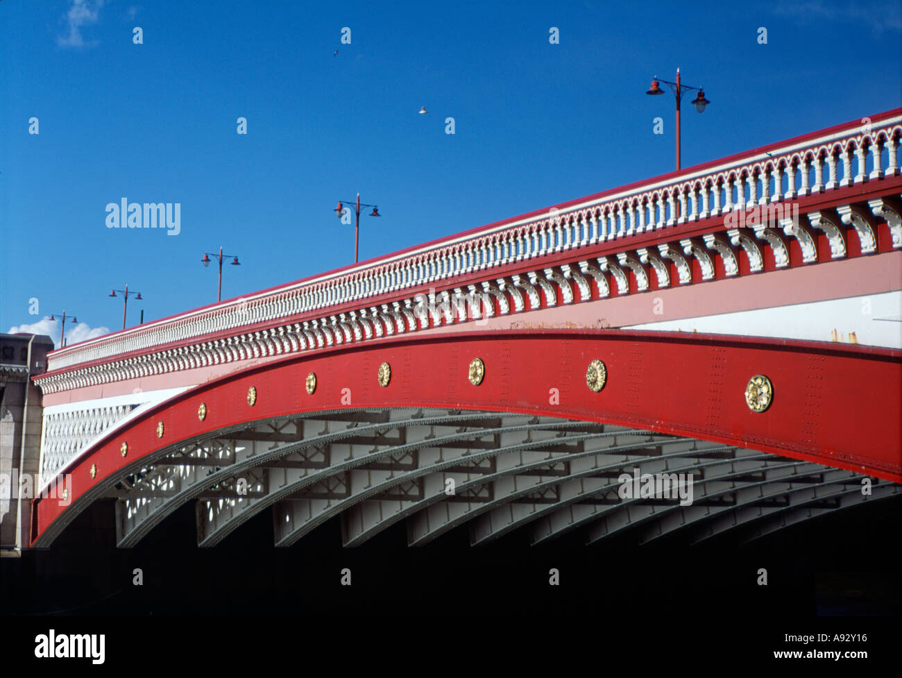 London road side view bridge hi-res stock photography and images - Alamy