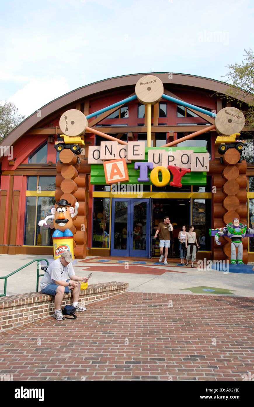 Downtown Disney Marketplace is a Disney World shopping district ...