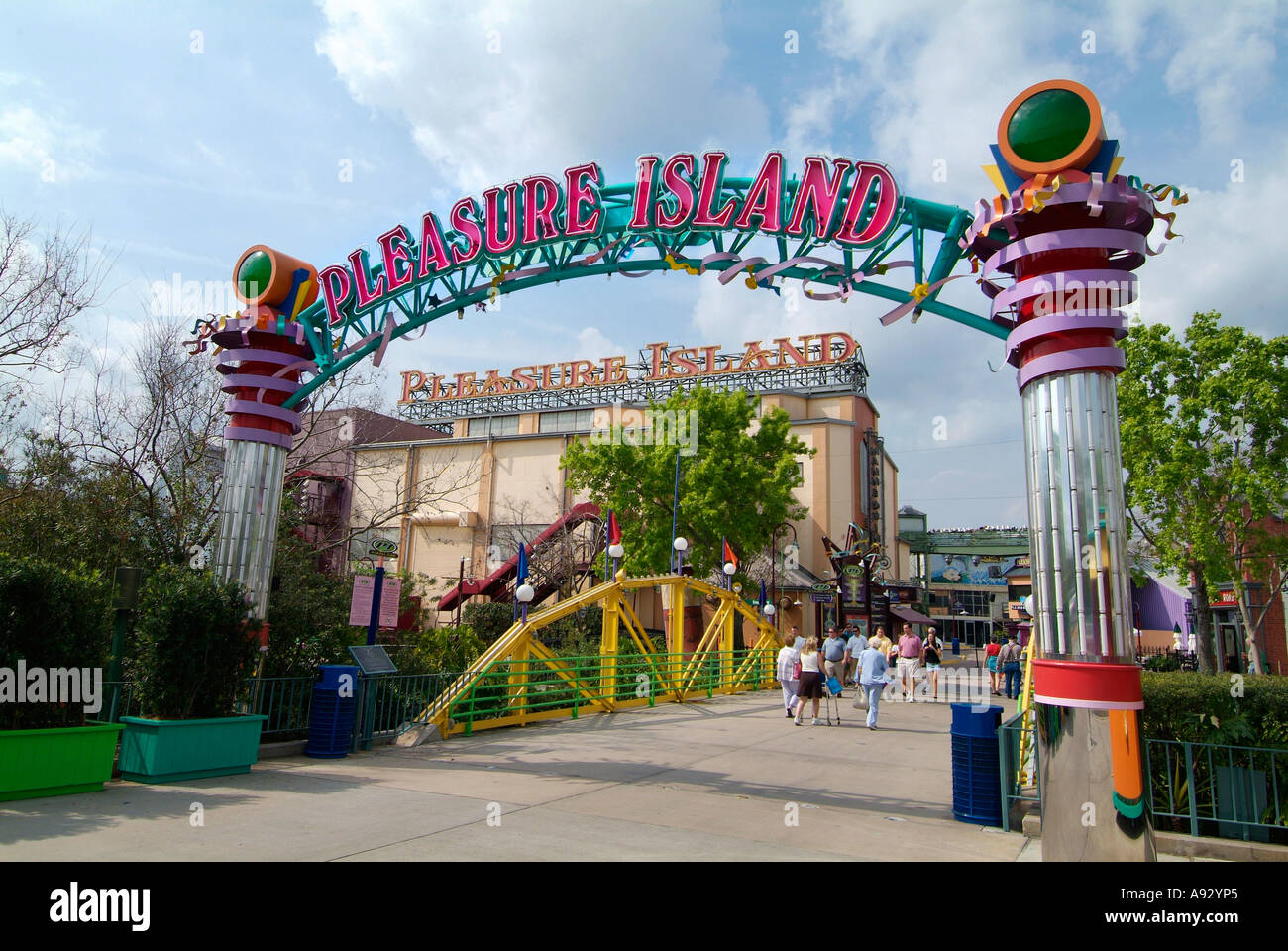 Downtown Disney Marketplace is a Disney World shopping district ...