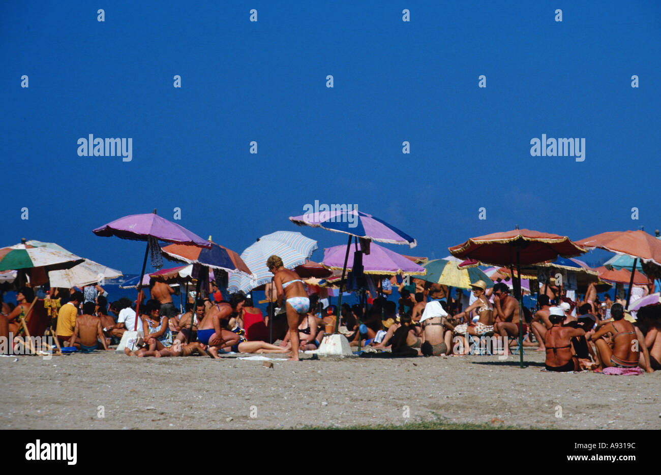 Overcrowded hi-res stock photography and images - Alamy