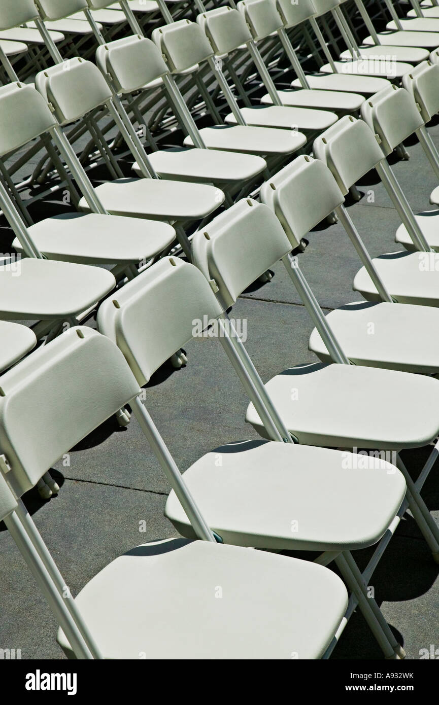 White folding chairs hi-res stock photography and images - Alamy