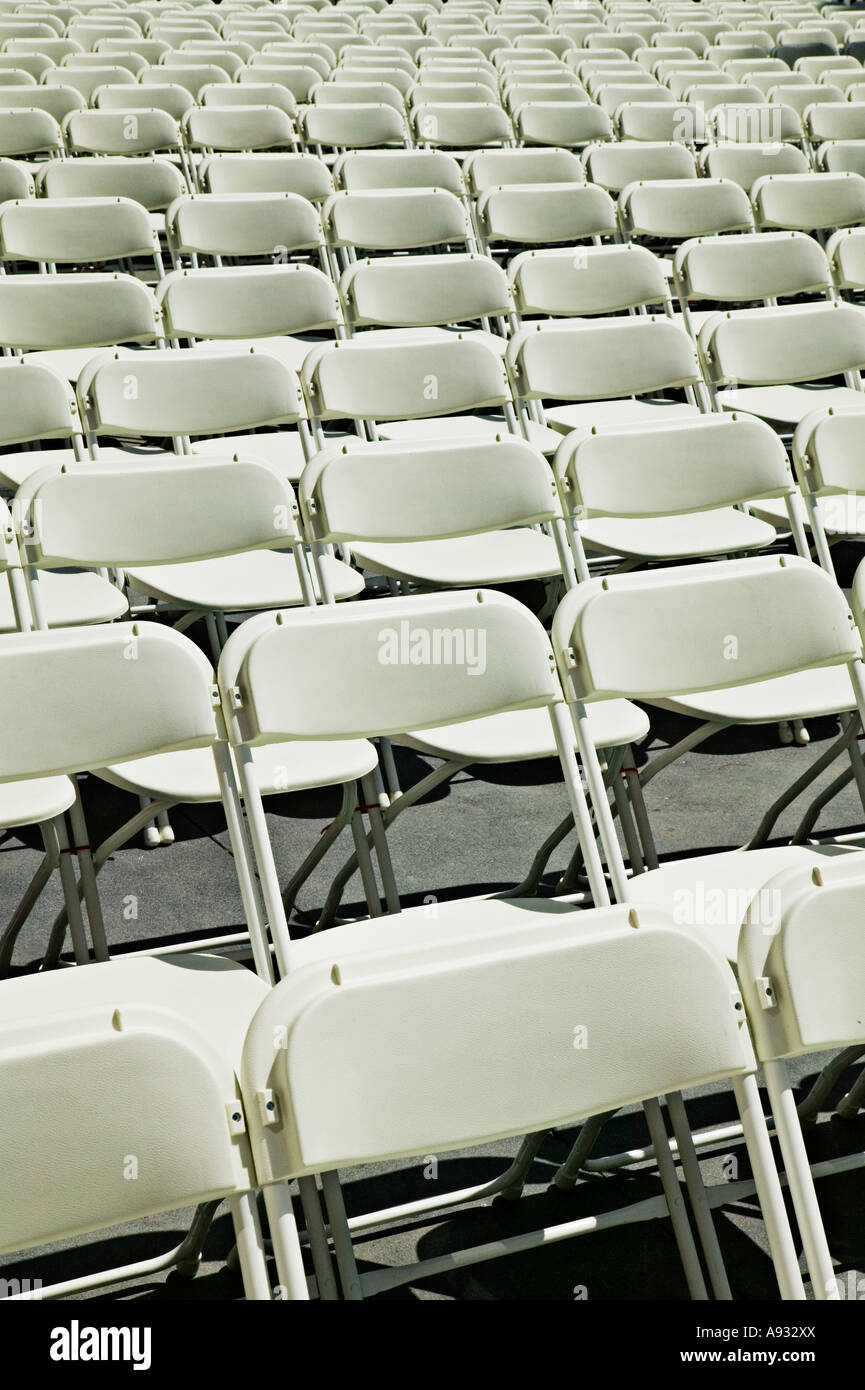 Rows of folding white chairs hi-res stock photography and images - Alamy