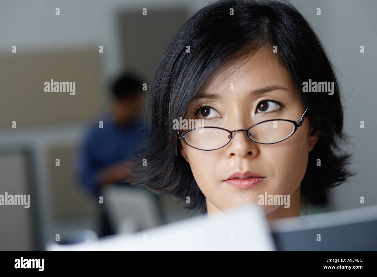 Portrait of Asian businesswoman wearing eyeglasses Stock Photo - Alamy