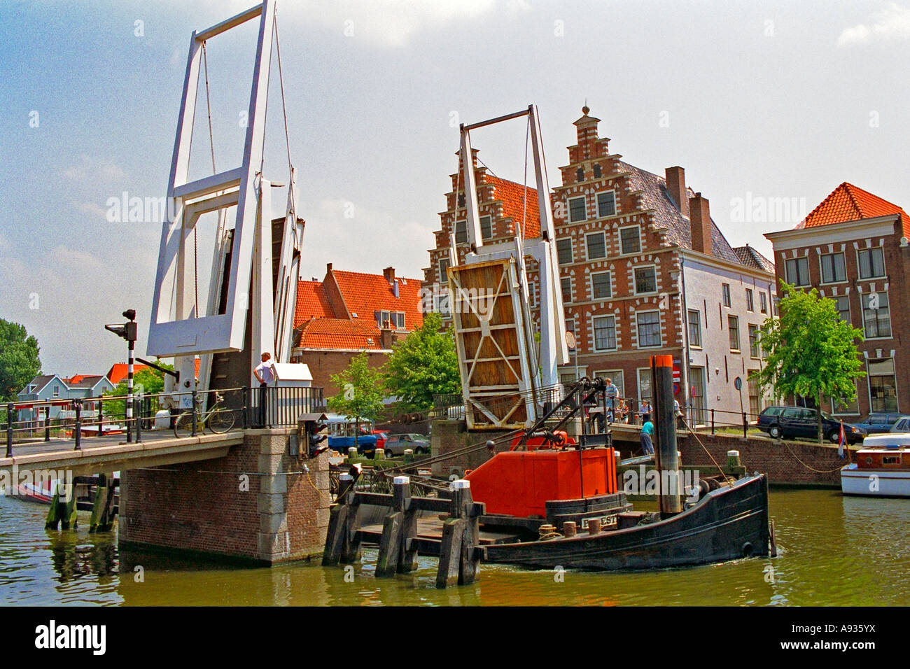 Bridge boat barge hi-res stock photography and images - Alamy
