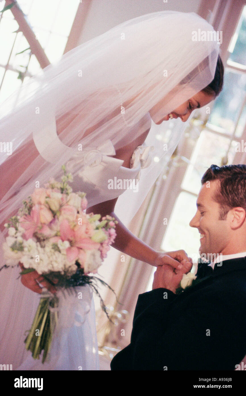 Side profile bride holding bouquet hi-res stock photography and images ...