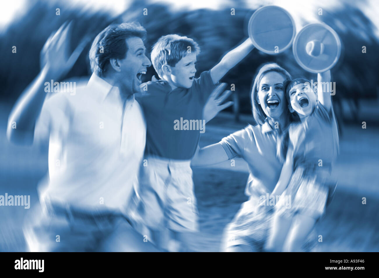 Kids playing catch ball hi-res stock photography and images - Alamy