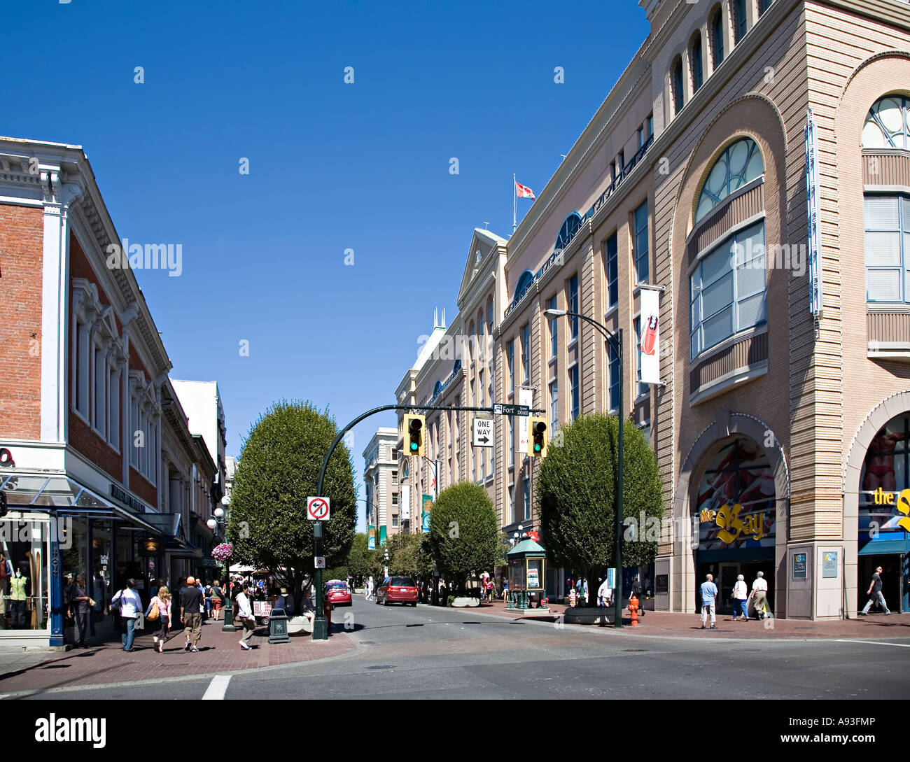 Victoria canada shopping street hi-res stock photography and images - Alamy