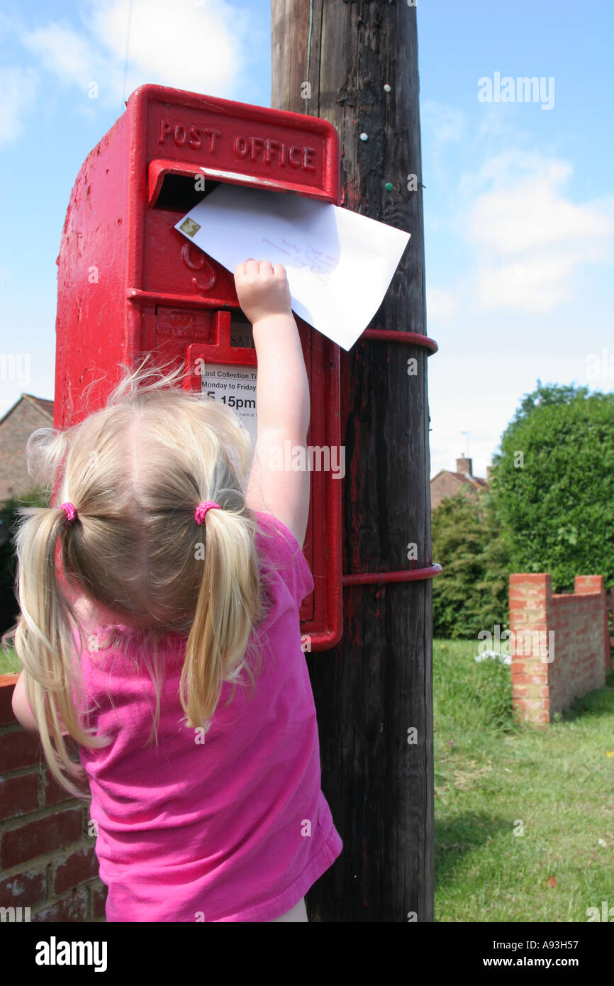 Posting letter hi-res stock photography and images - Alamy