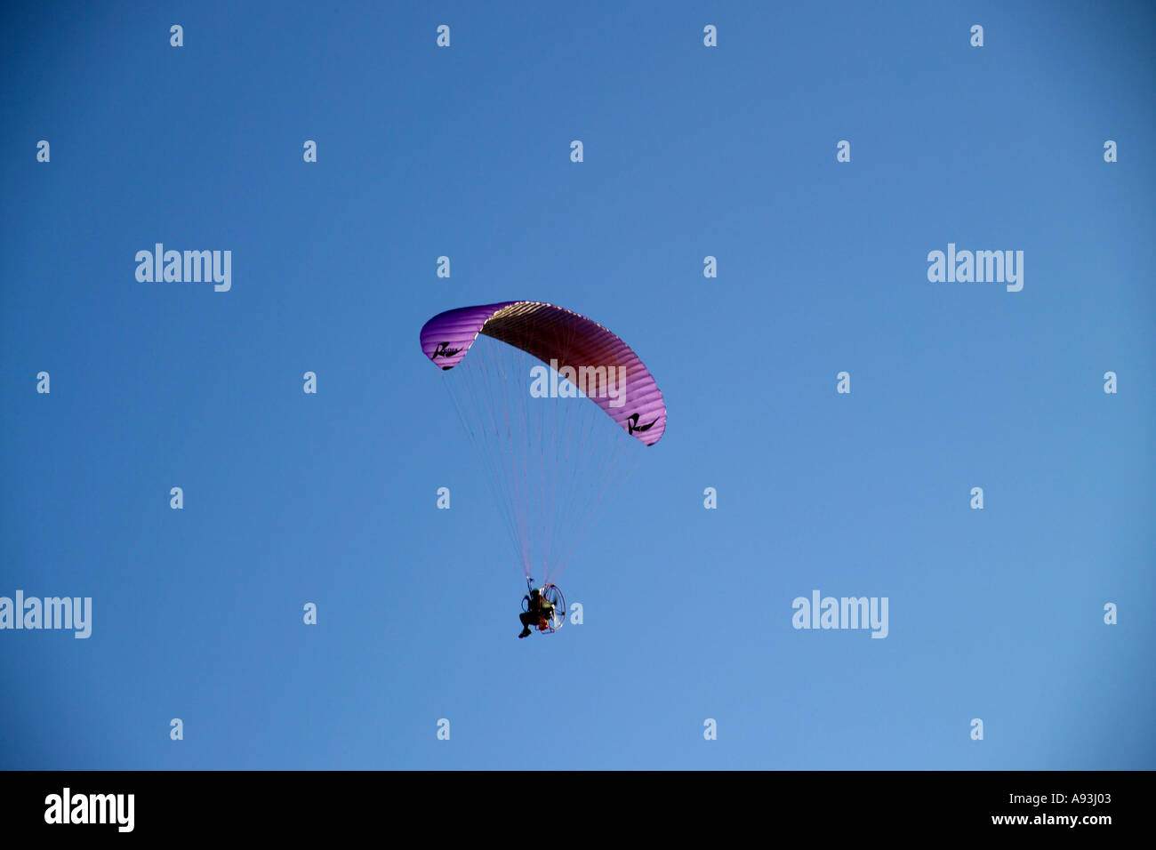 Motorised parachute hi-res stock photography and images - Alamy