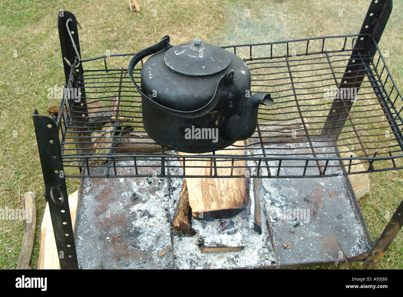 Kettle boiling fire hi-res stock photography and images - Alamy