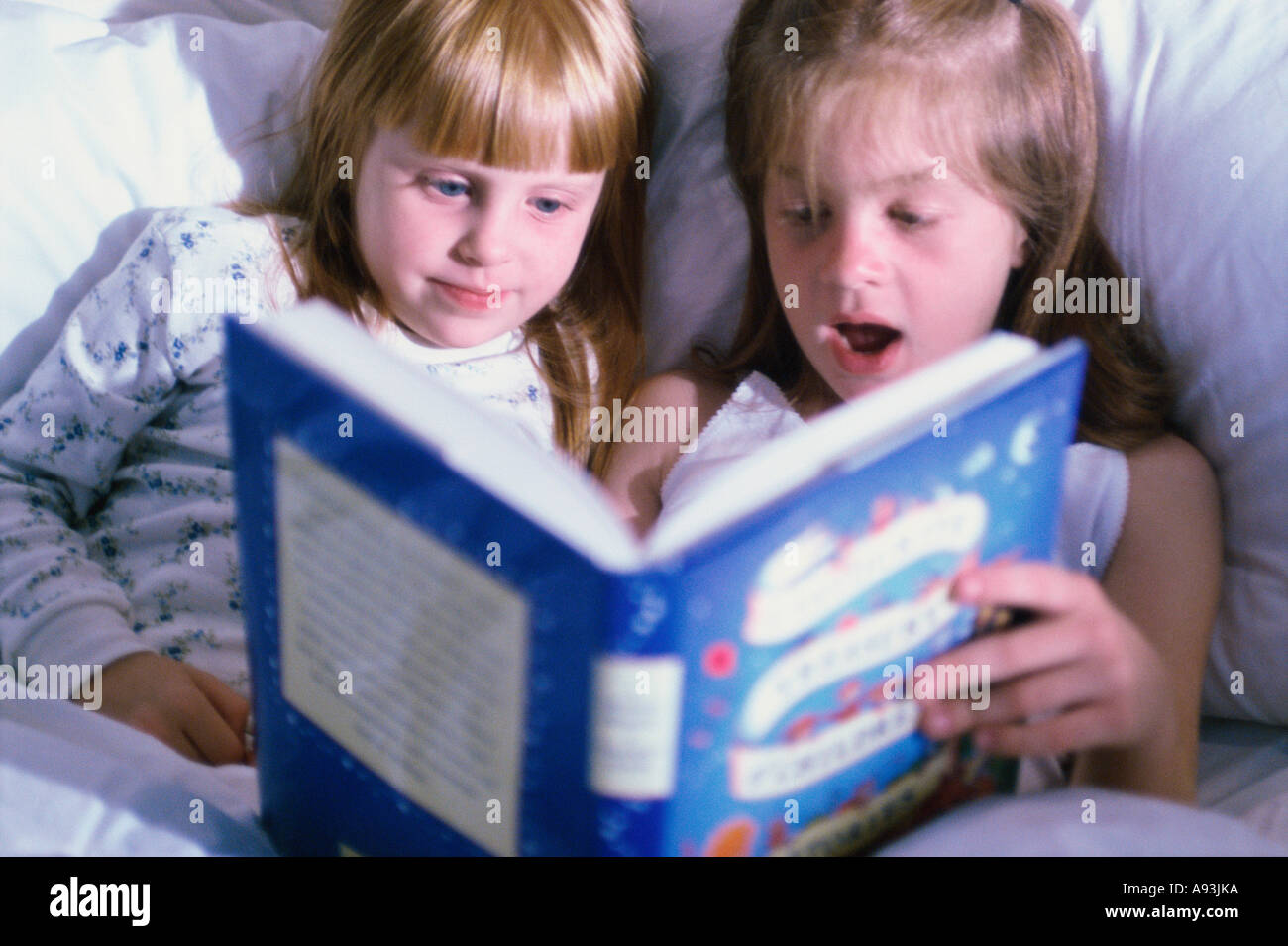 Picture of two girls hi-res stock photography and images - Alamy