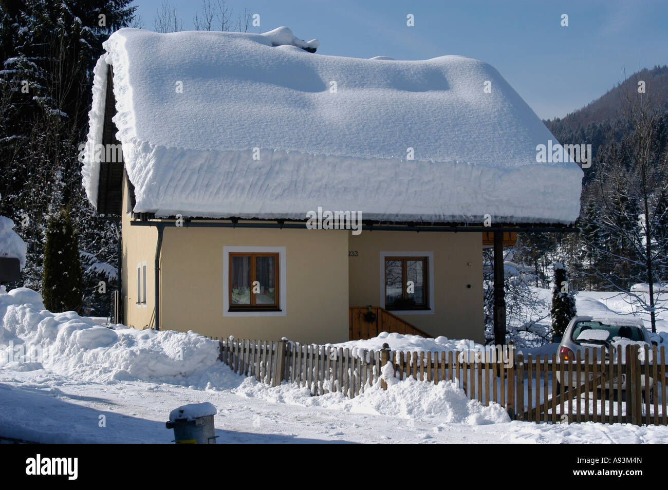 House with large weight of snow on the roof Stock Photo - Alamy