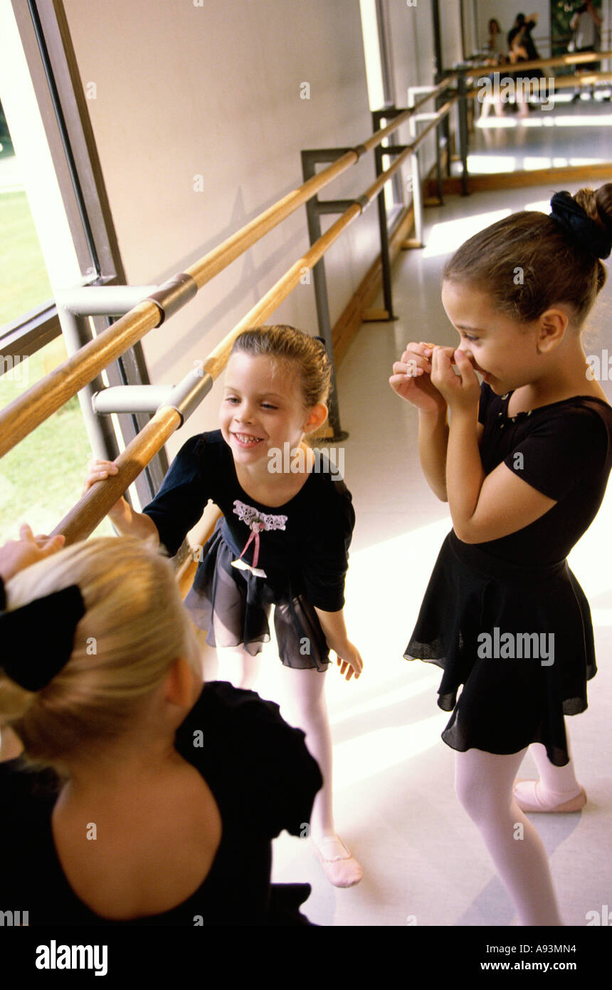 Ballerinas stretching hi-res stock photography and images - Alamy