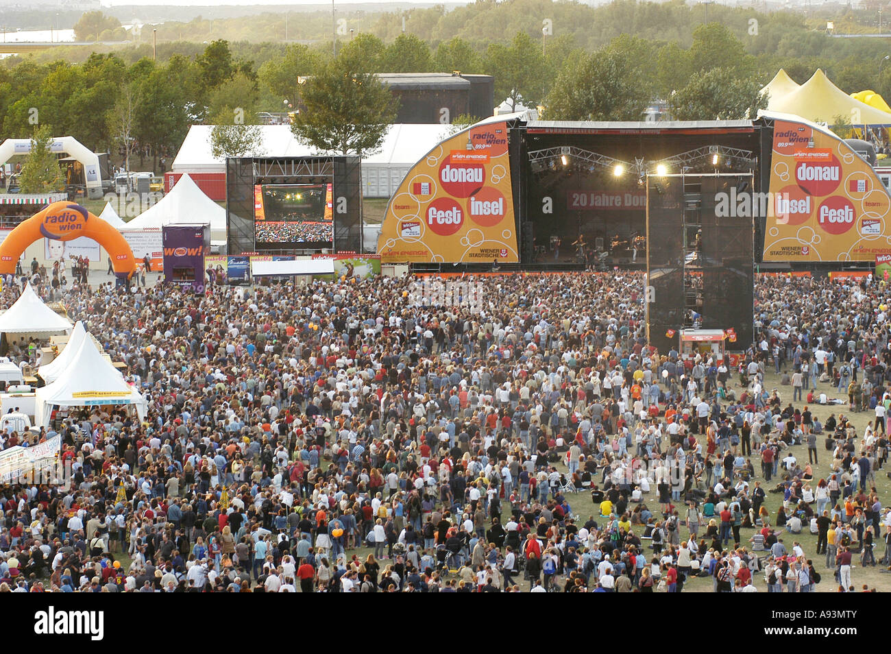 Time concert stage hi-res stock photography and images - Alamy