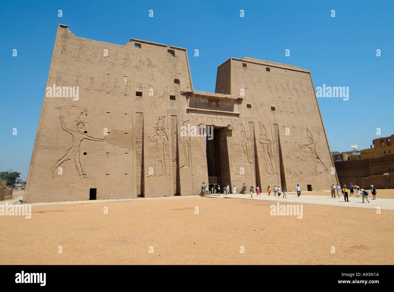 Entrance pylon, Edfu Temple, Egypt Stock Photo - Alamy