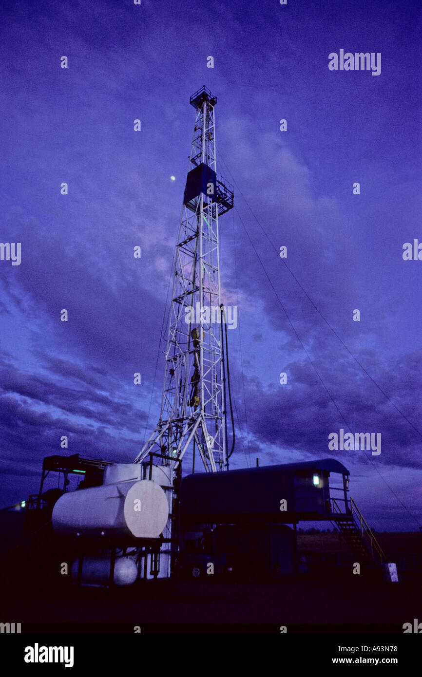 Oil rig night moon hi-res stock photography and images - Alamy