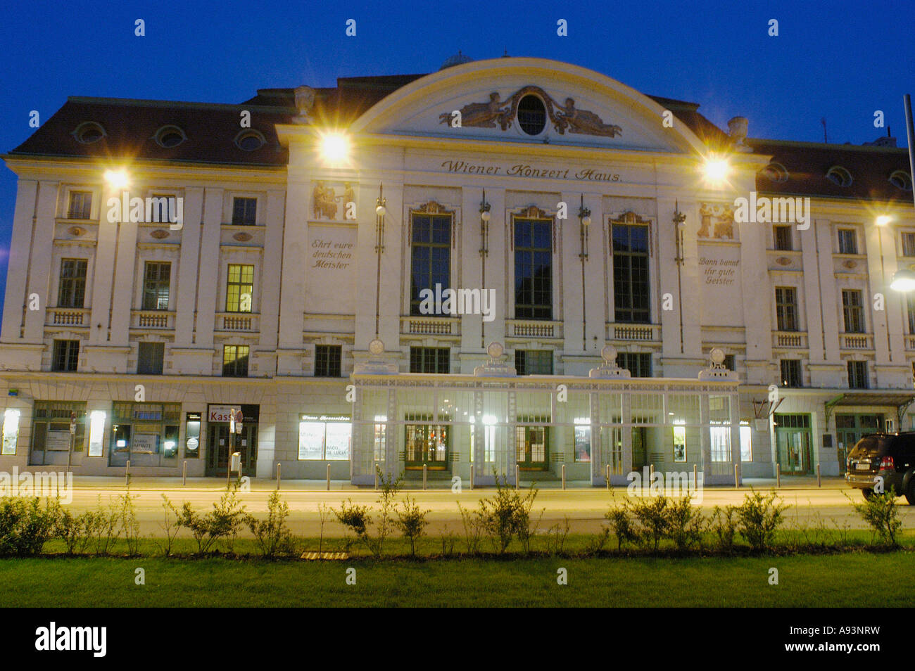 Viennese concert hi-res stock photography and images - Alamy