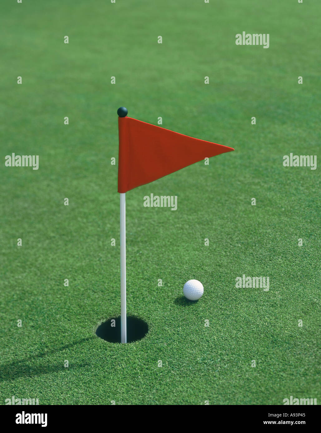 Golf course red flags hi-res stock photography and images - Alamy