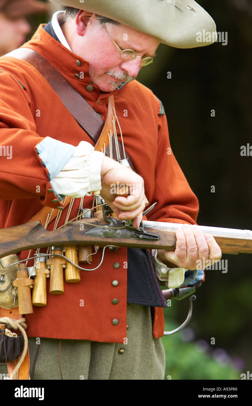 English civil war musketeer hi-res stock photography and images - Alamy