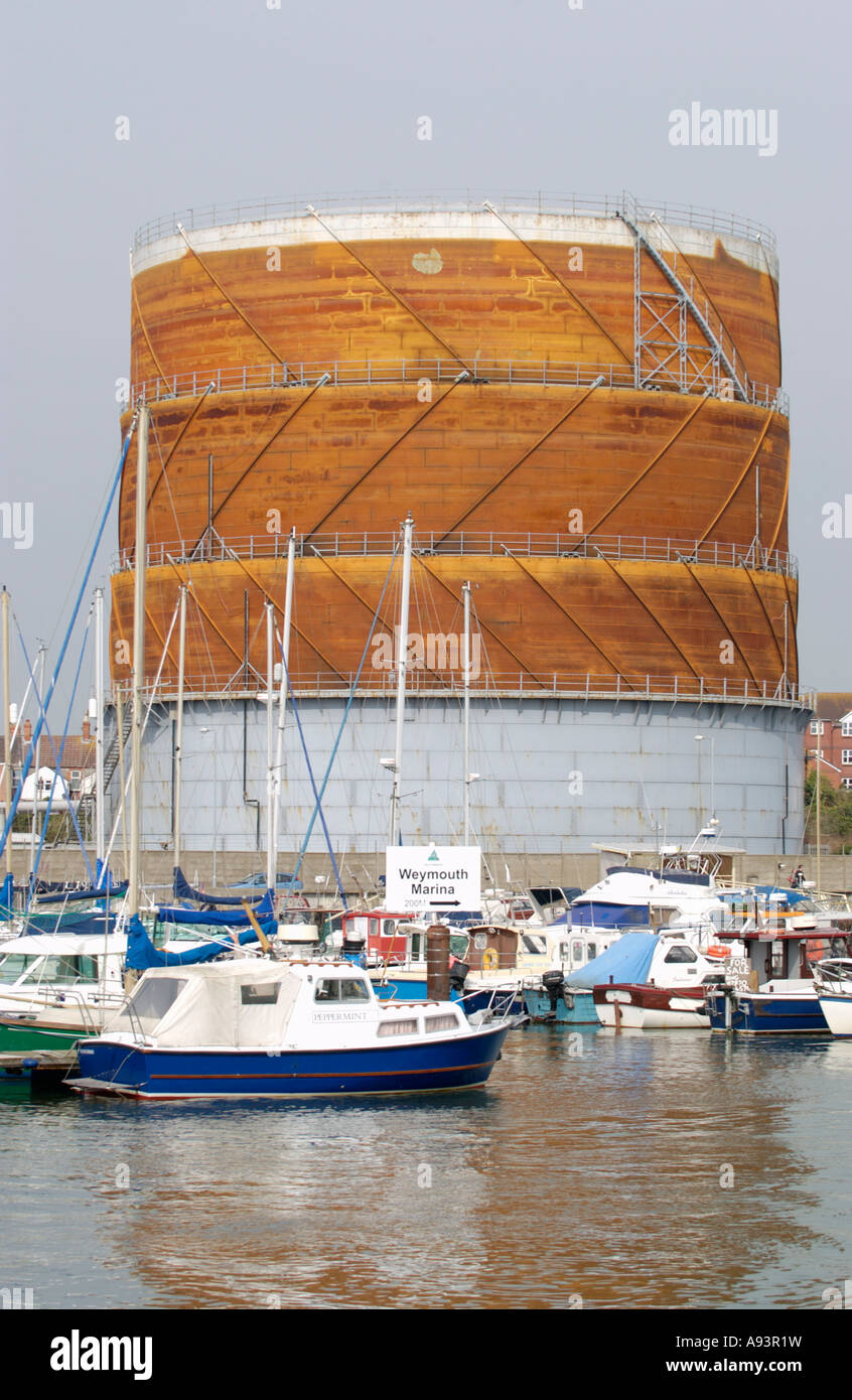 Gasometer england hi-res stock photography and images - Alamy
