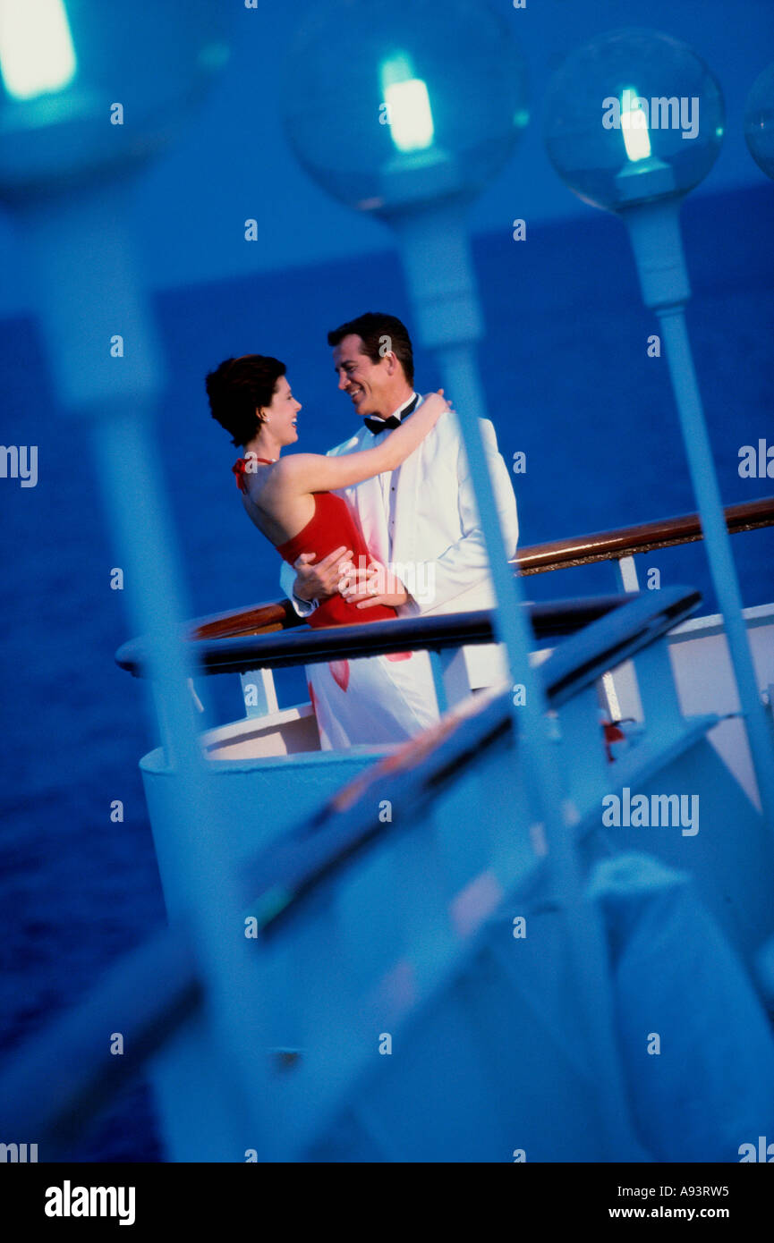 Cruise ship couple dance hi-res stock photography and images - Alamy