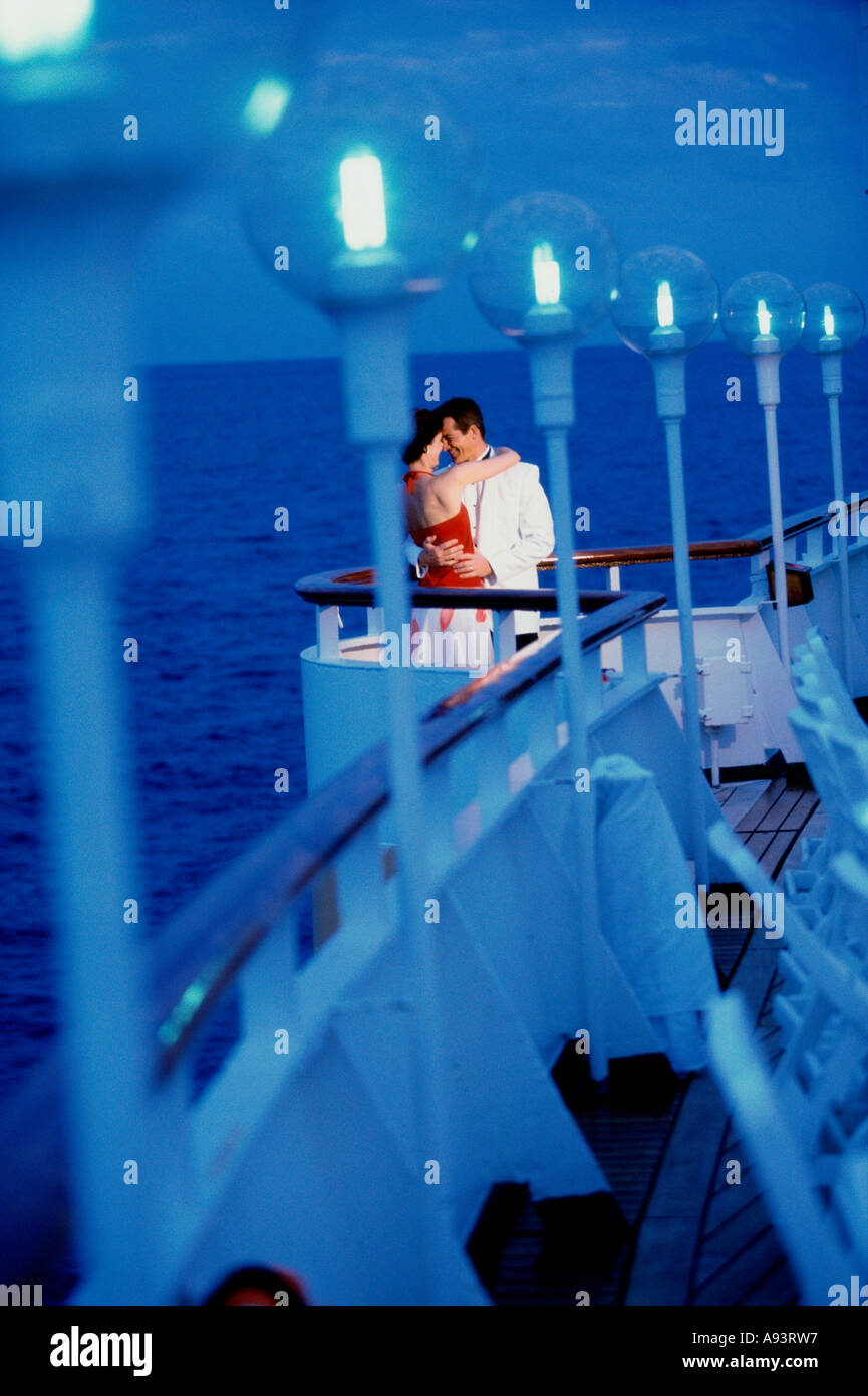 Cruise ship couple dance hi-res stock photography and images - Alamy
