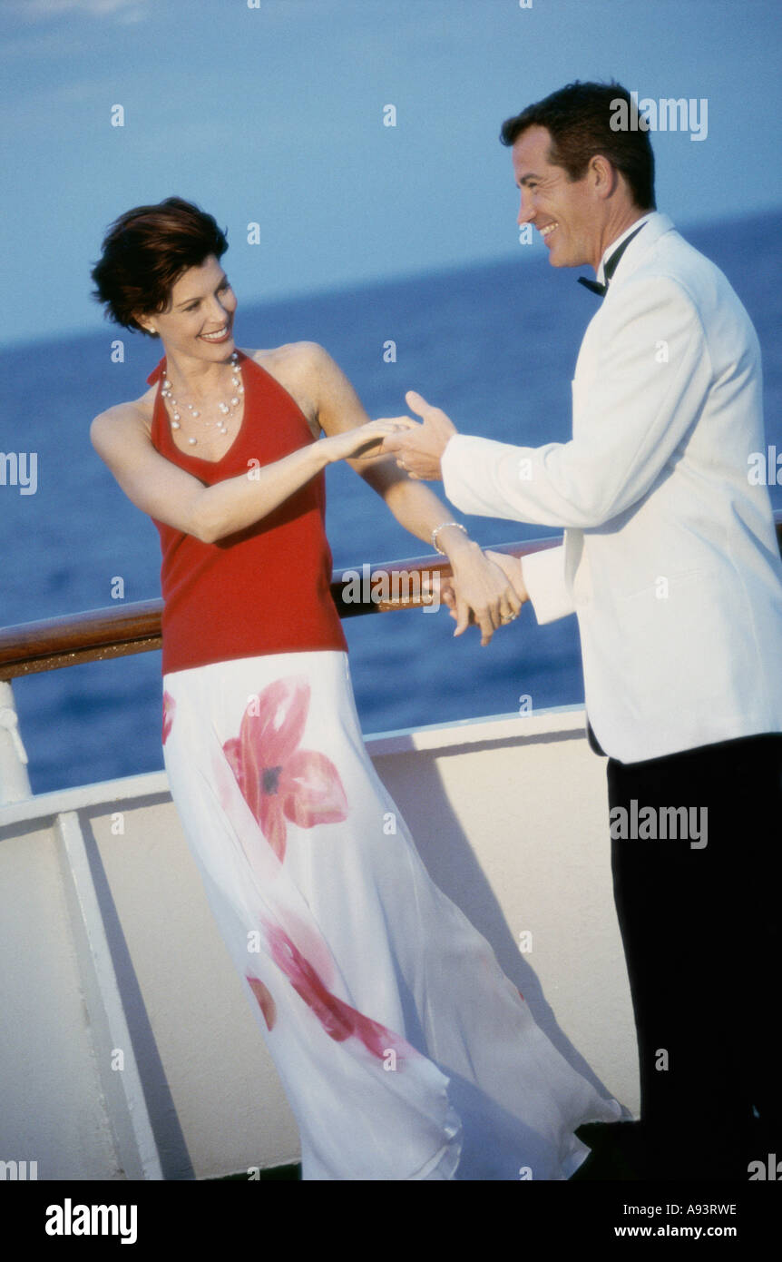 Cruise ship couple dance hi-res stock photography and images - Alamy