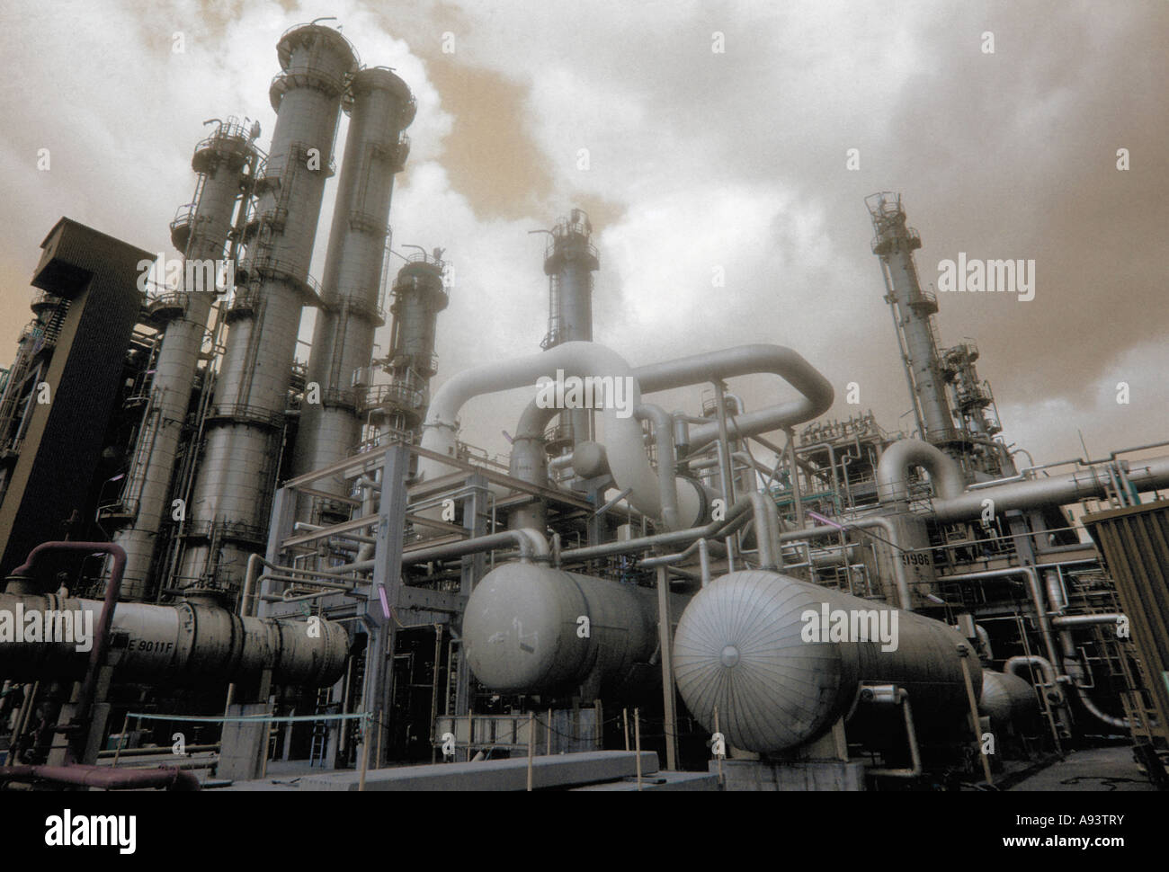 Pipes and lines in a refinery Stock Photo - Alamy