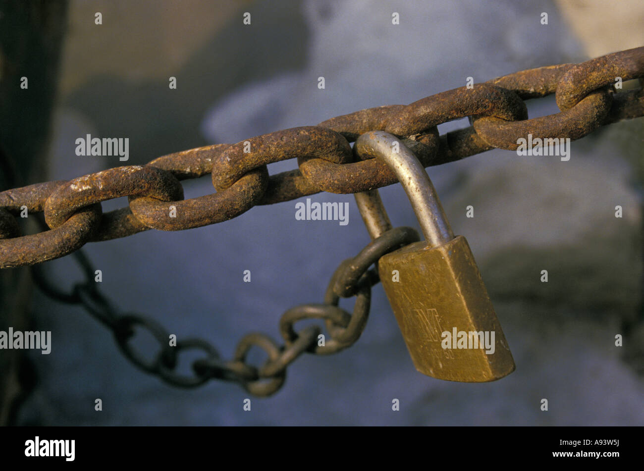 Chain and lock Stock Photo - Alamy