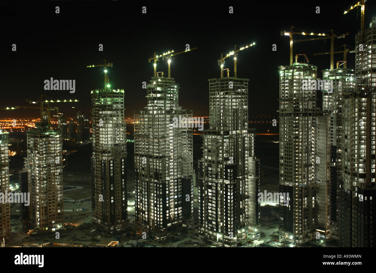 Business bay dubai cranes hi-res stock photography and images - Alamy