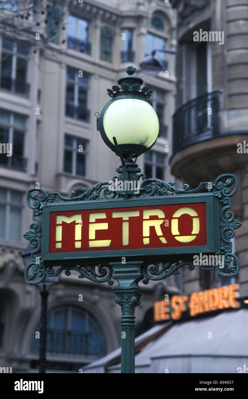 Graphic Metro signage in Paris France Stock Photo - Alamy