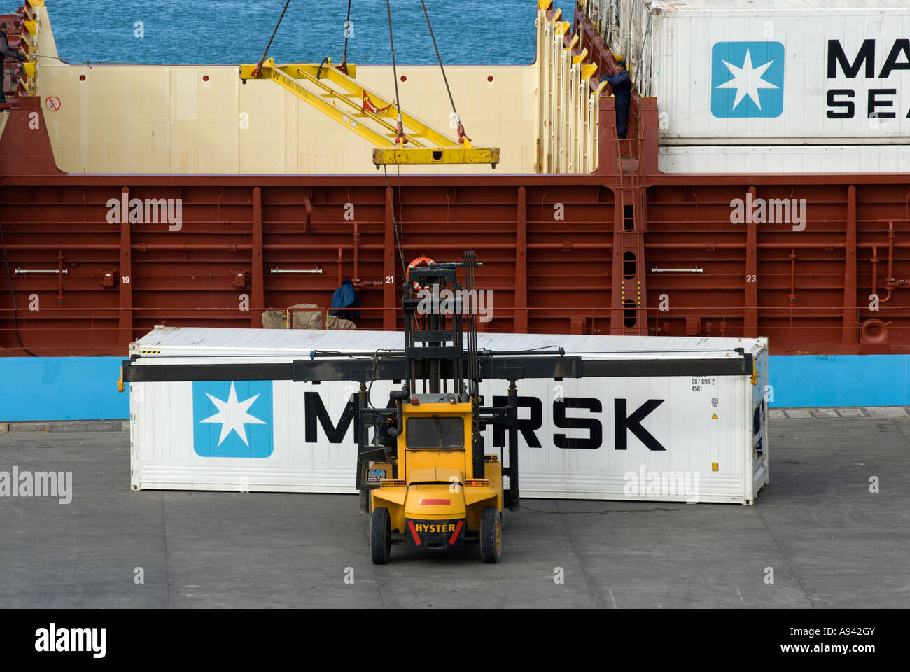Southern hemisphere container ship hi-res stock photography and images ...
