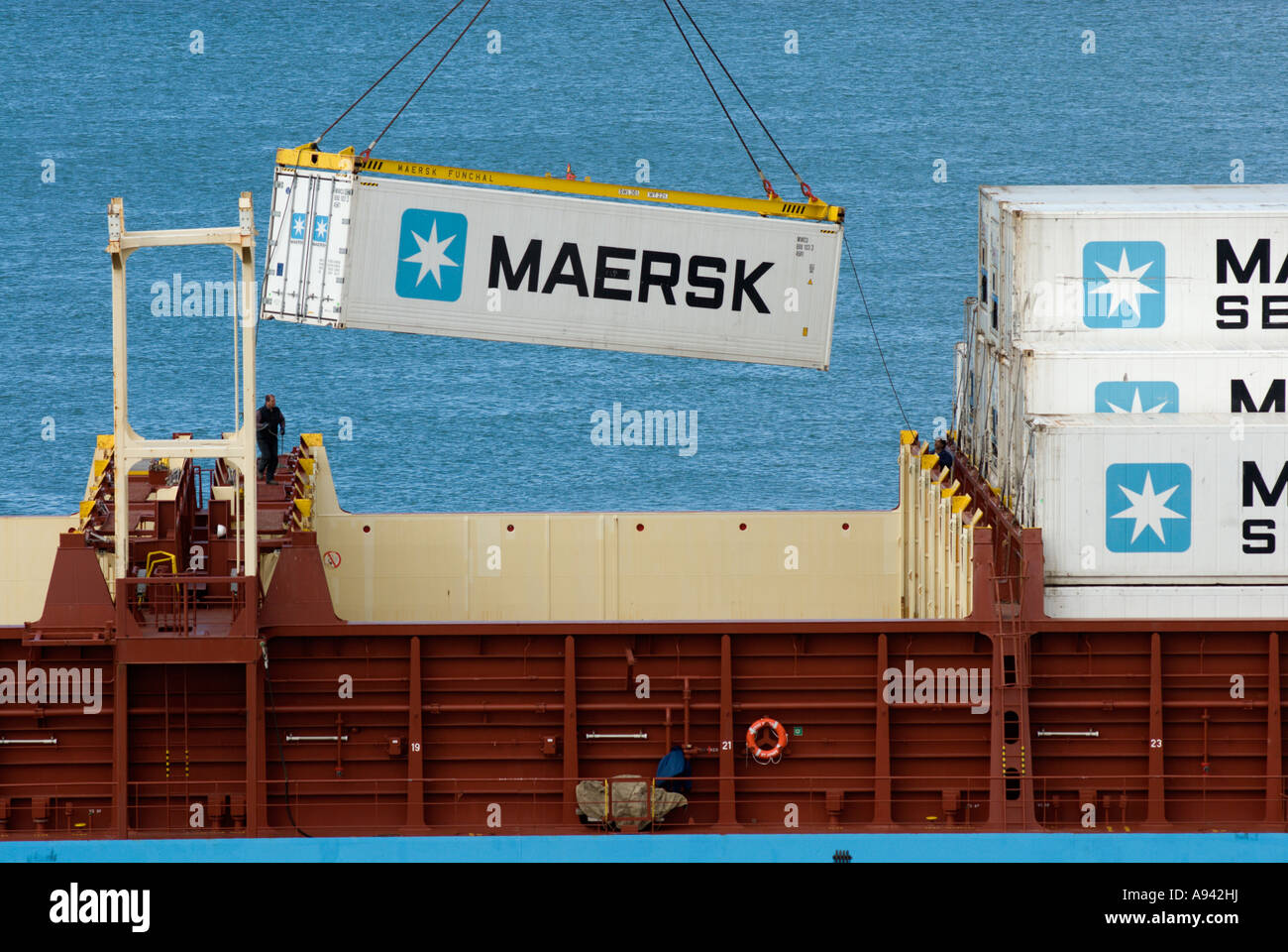 Southern hemisphere container ship hi-res stock photography and images ...