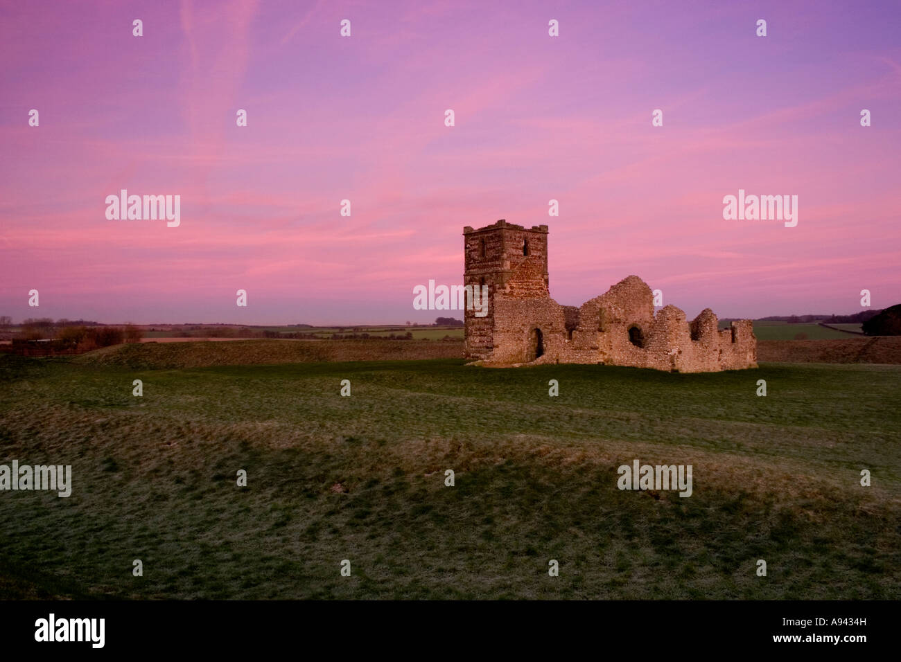 Knowlton Church, Dorset, pre-dawn. Landscape aspect Stock Photo - Alamy