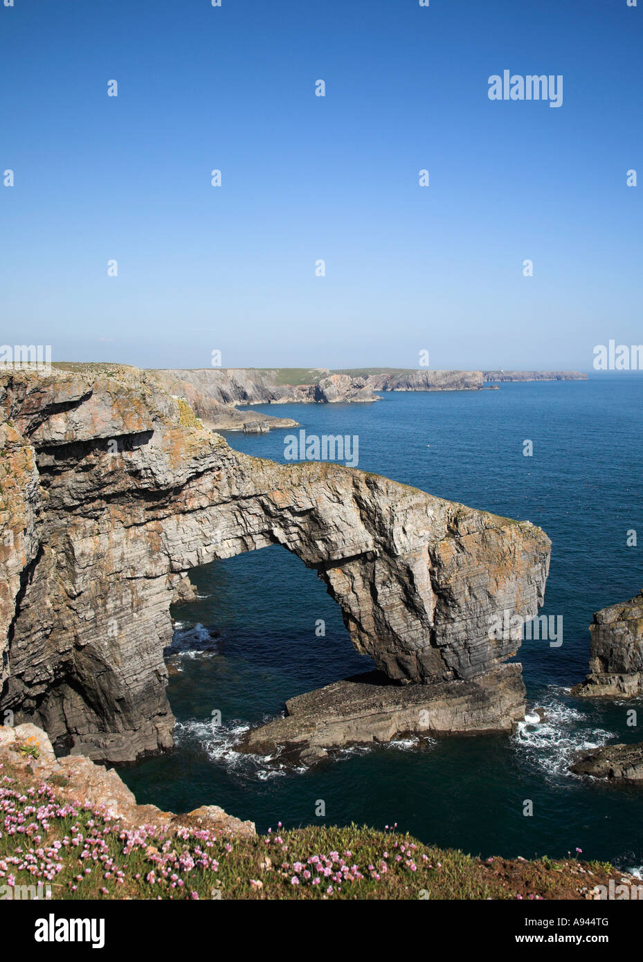 The Green Bridge of Wales, natural coastal arch, Castlemartin ...