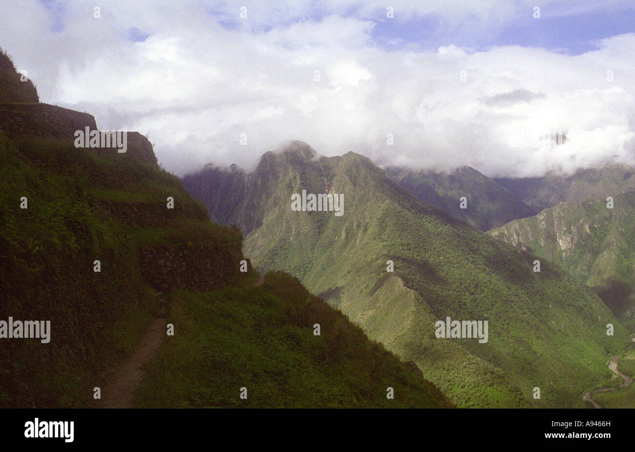 intipata inca trail leading to machu picchu peru Stock Photo - Alamy