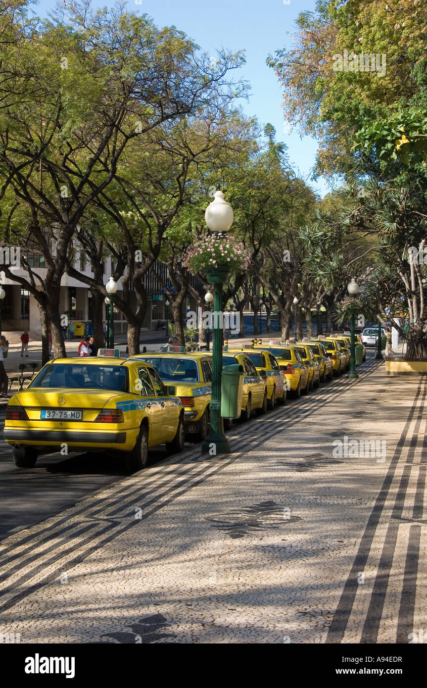 Street scene taxi rank road blue hi-res stock photography and images ...