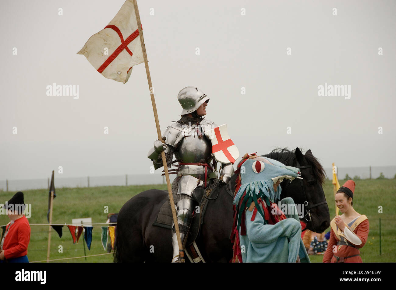 Medieval england flag battle hi-res stock photography and images - Alamy