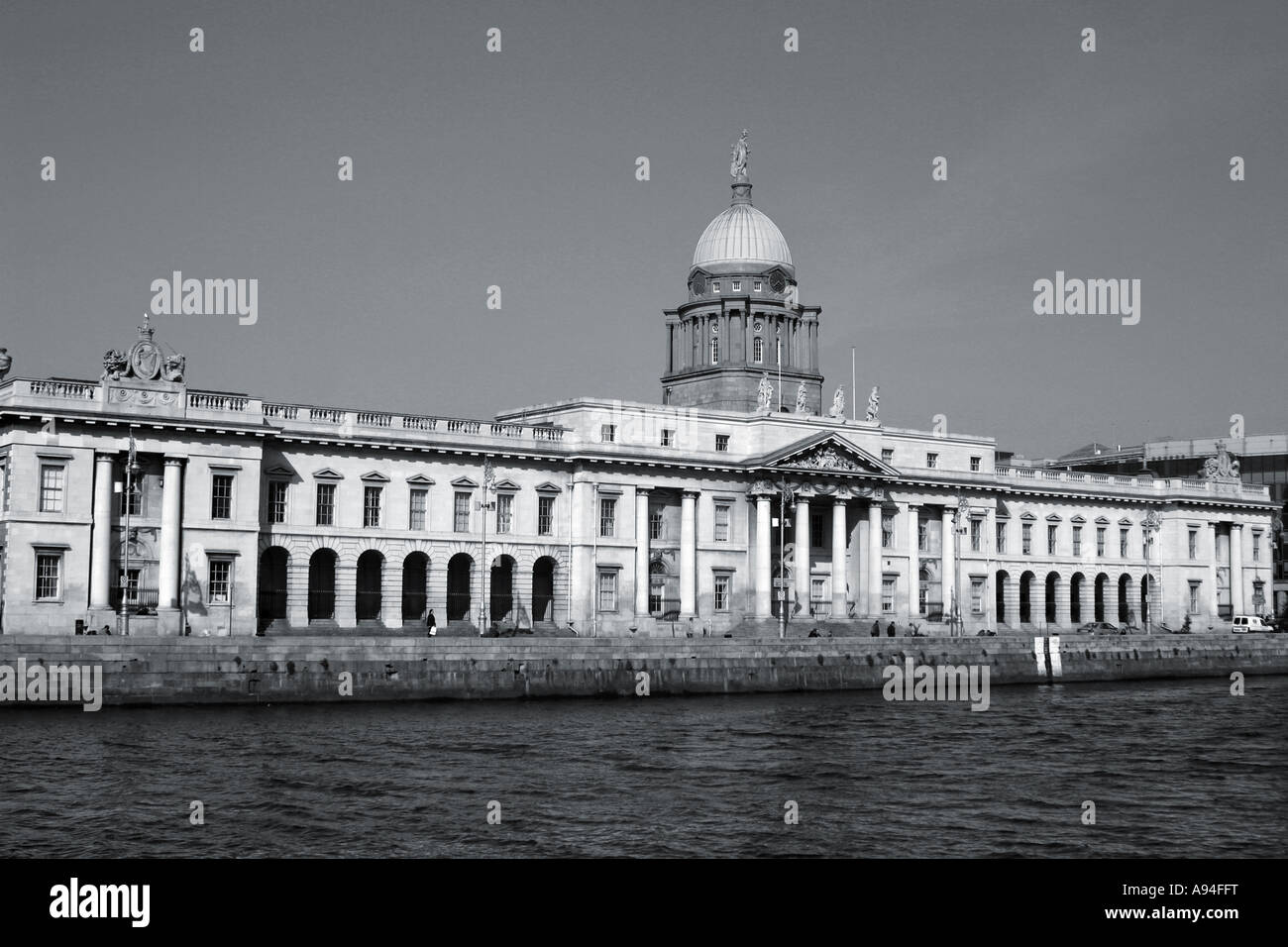The Customs House is a neoclassical 18th century building in Dublin ...