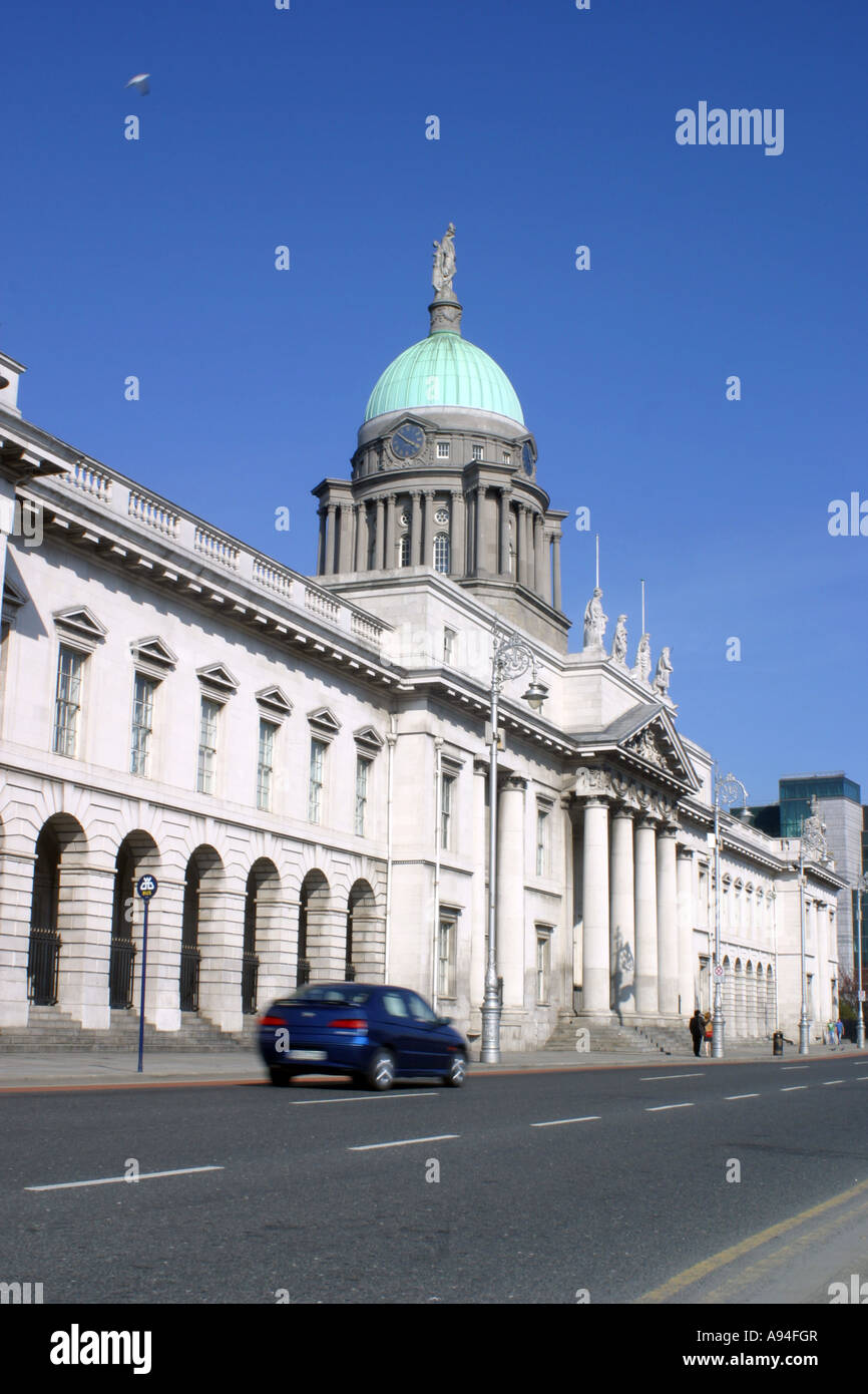 The Customs House is a neoclassical 18th century building in Dublin ...