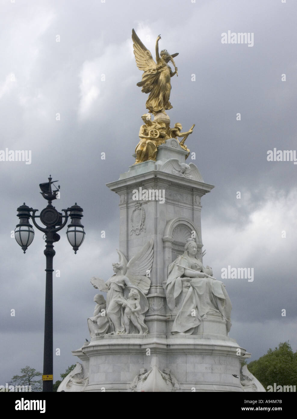 Victoria Memorial Buckingham Palace London Stock Photo - Alamy